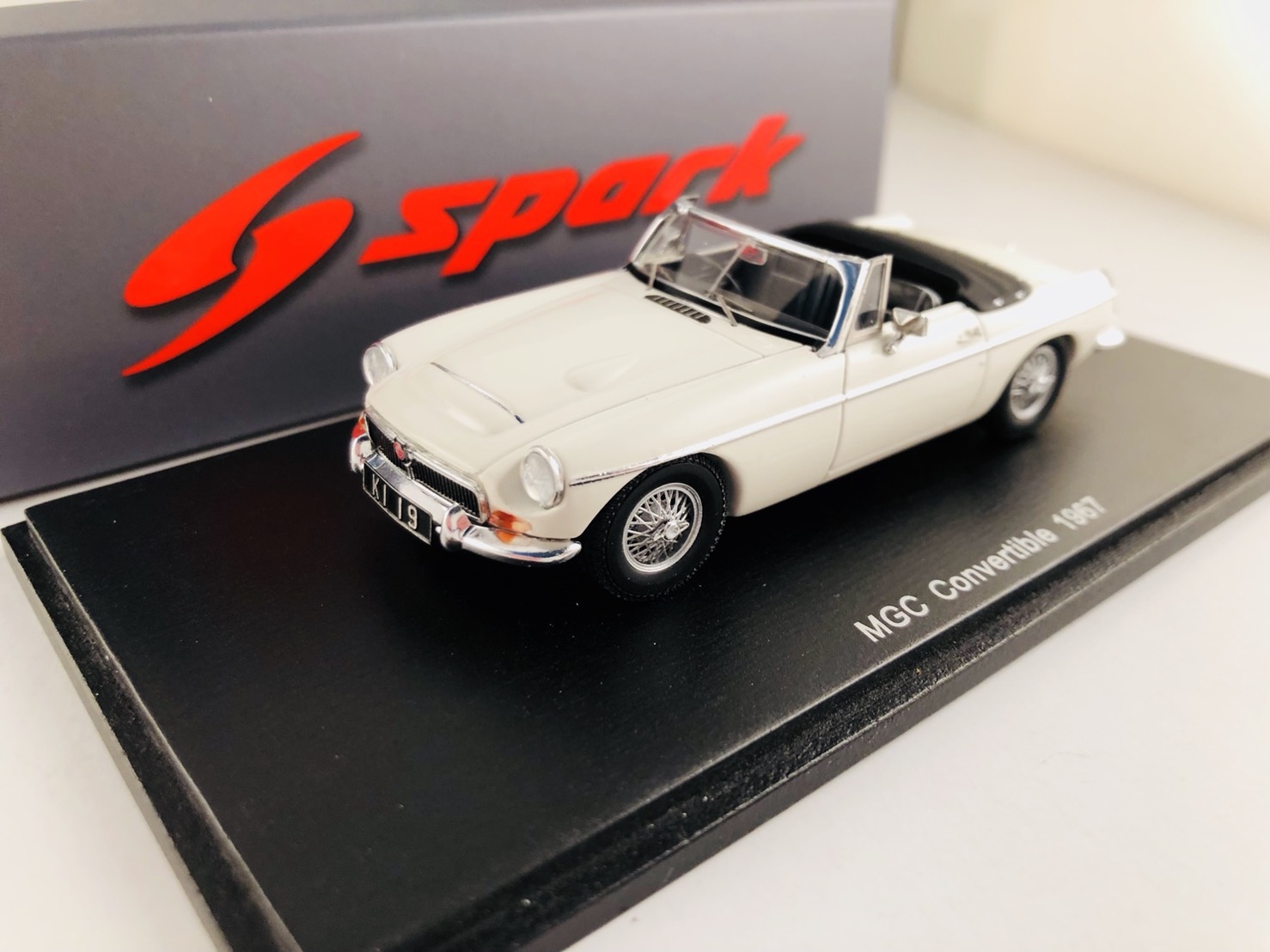 Spark S4143 MGC MG C Convertible Cabriolet 1967 1/43
