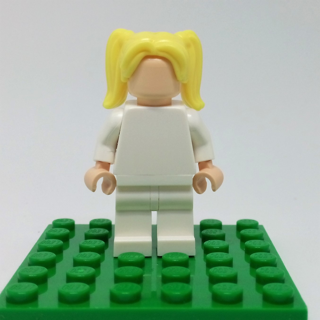 Lego 20596 Hair Female Pigtails High, Long Bangs, Hole