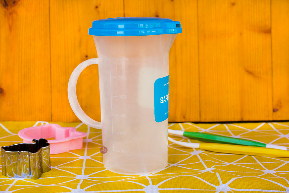 *最後數量*量杯_塑膠有柄附藍蓋刻度300CC_5010819