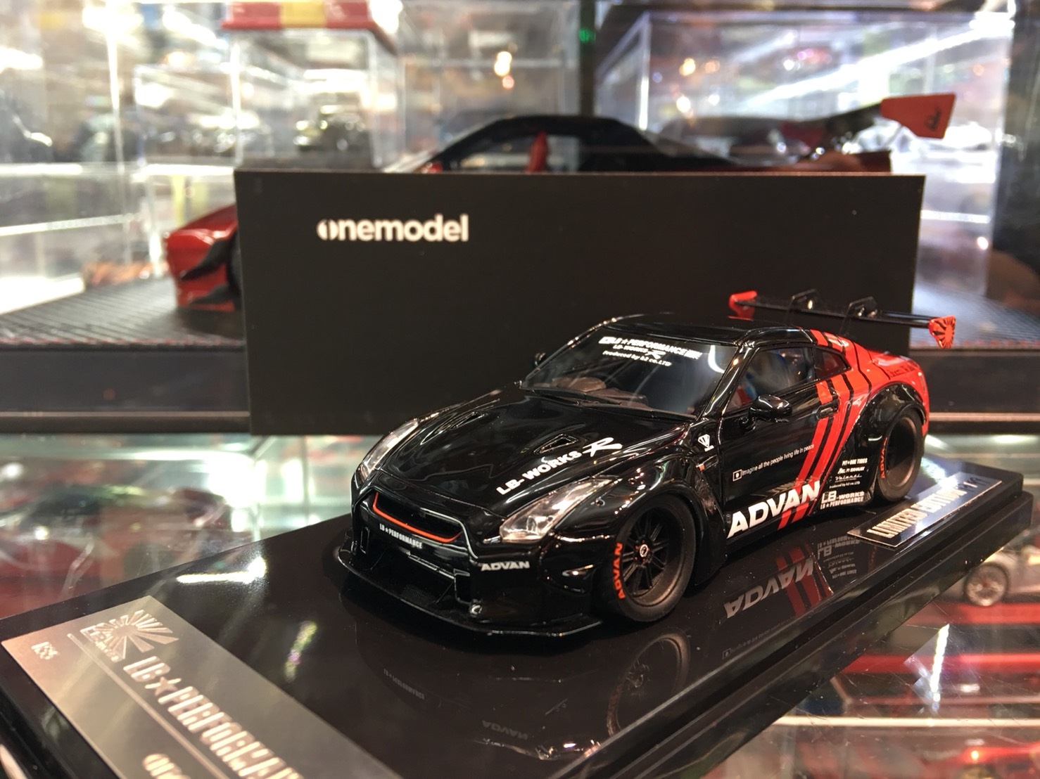 OneModel LB PERFORANCE R35 ADVAN 塗裝 展場限定版 1/43 (樹酯車)