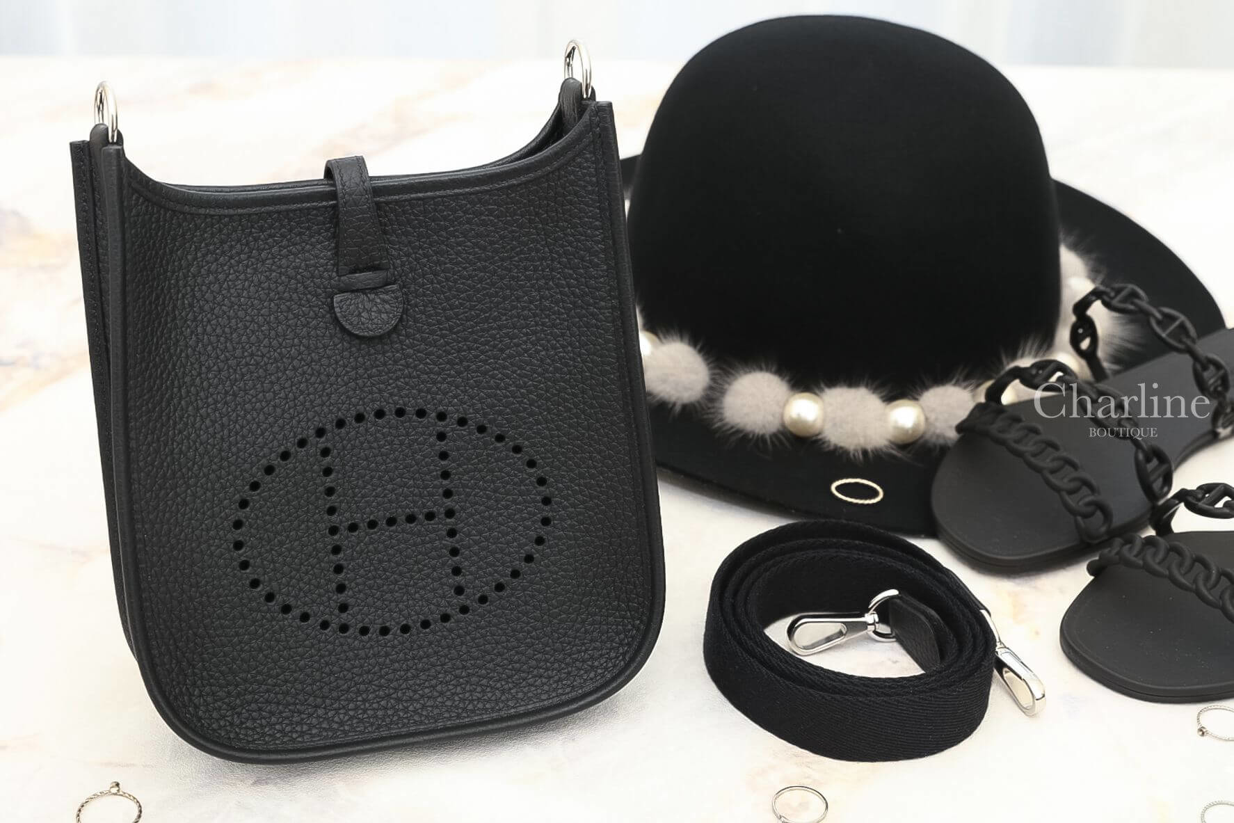 Hermès Evelyne 16cm 黑色銀釦簍空洞洞肩背包-Charline Boutique精品代購