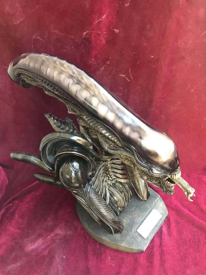 45cm head length unpainted alien bust