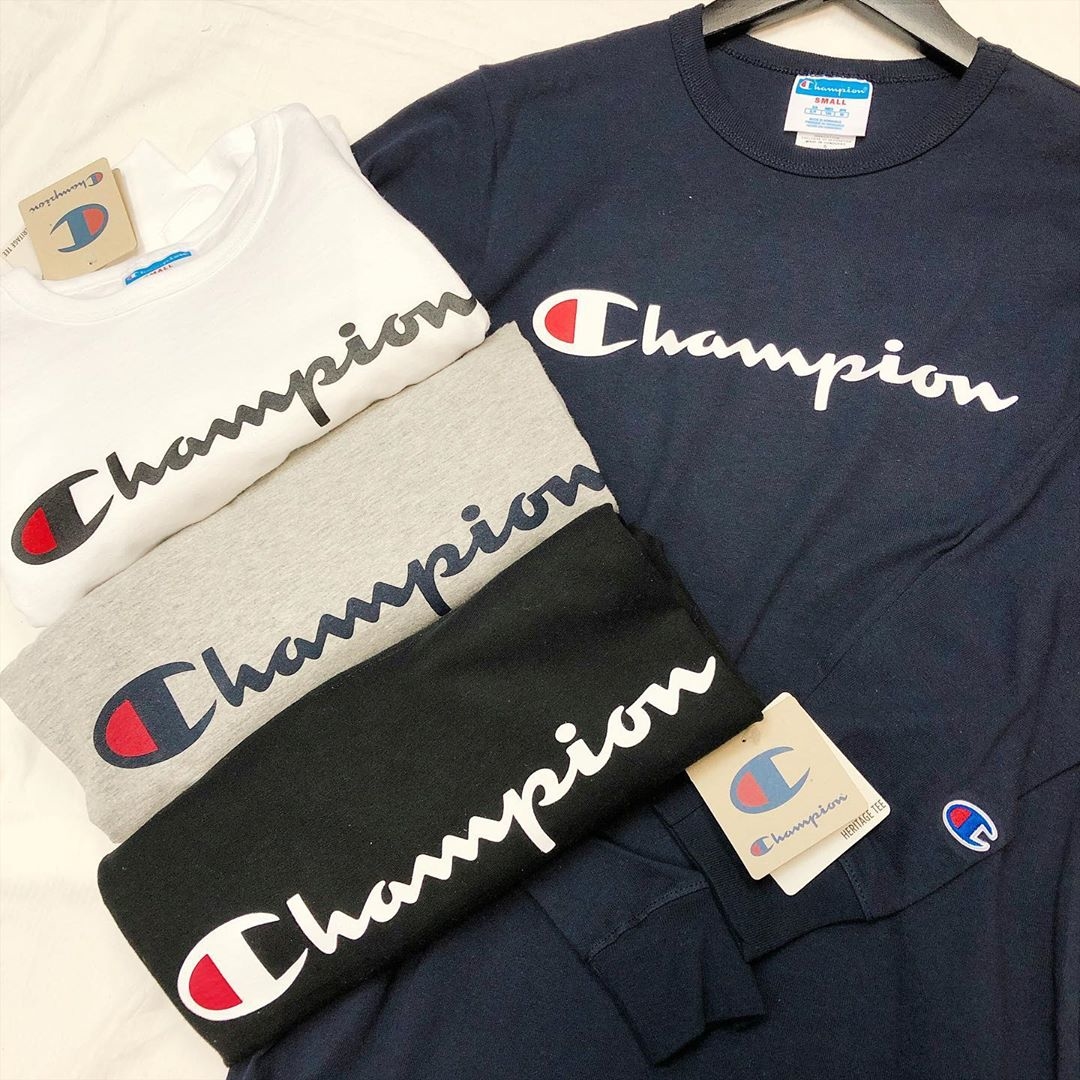 CHAMPION SCRIPT LONG SLEEVE TEE
