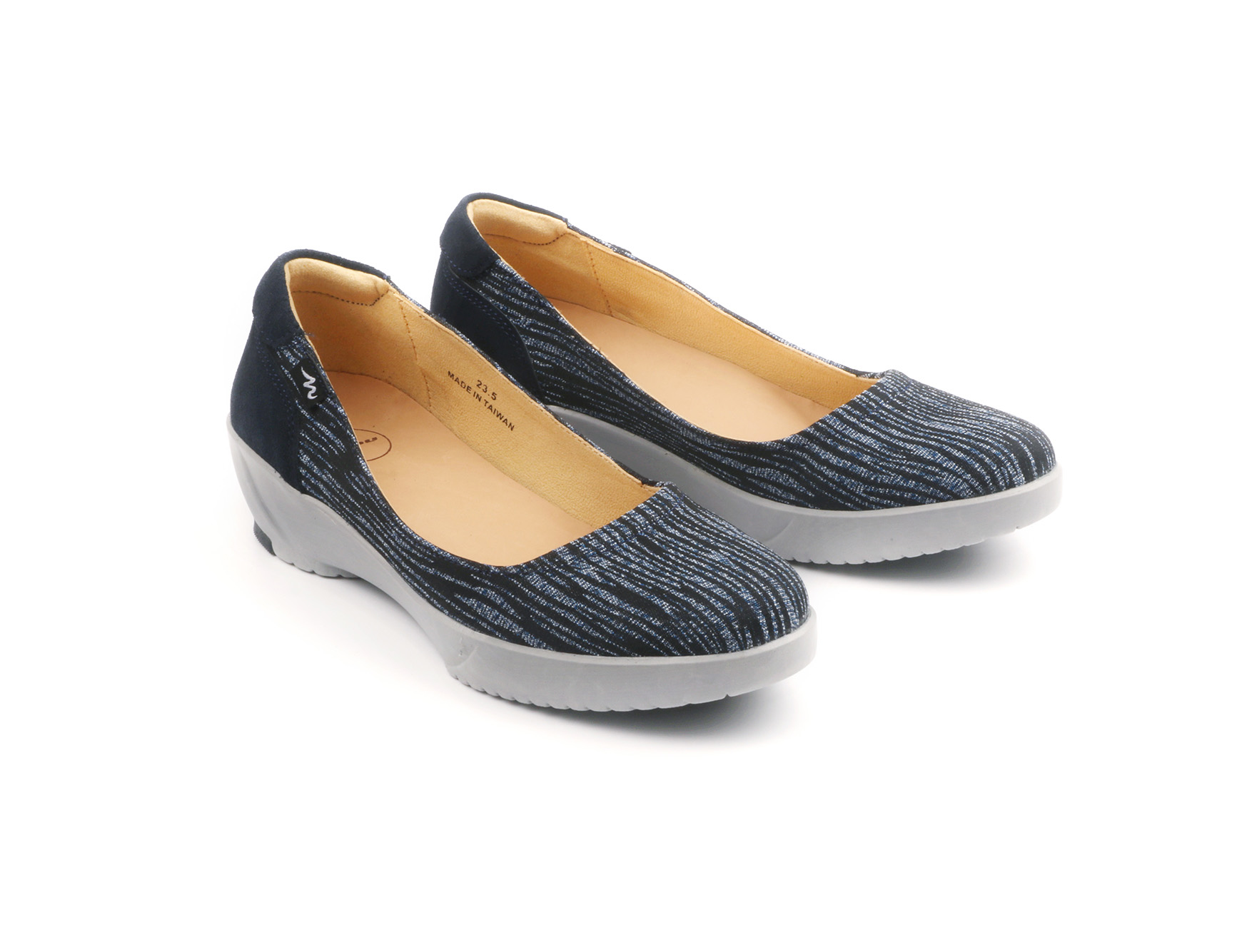 100%MIT台灣製造 EVA輕量鞋底/減壓/防滑/舒適-輕量舒適女鞋-黑藍｜彪琥鞋業 PUHU