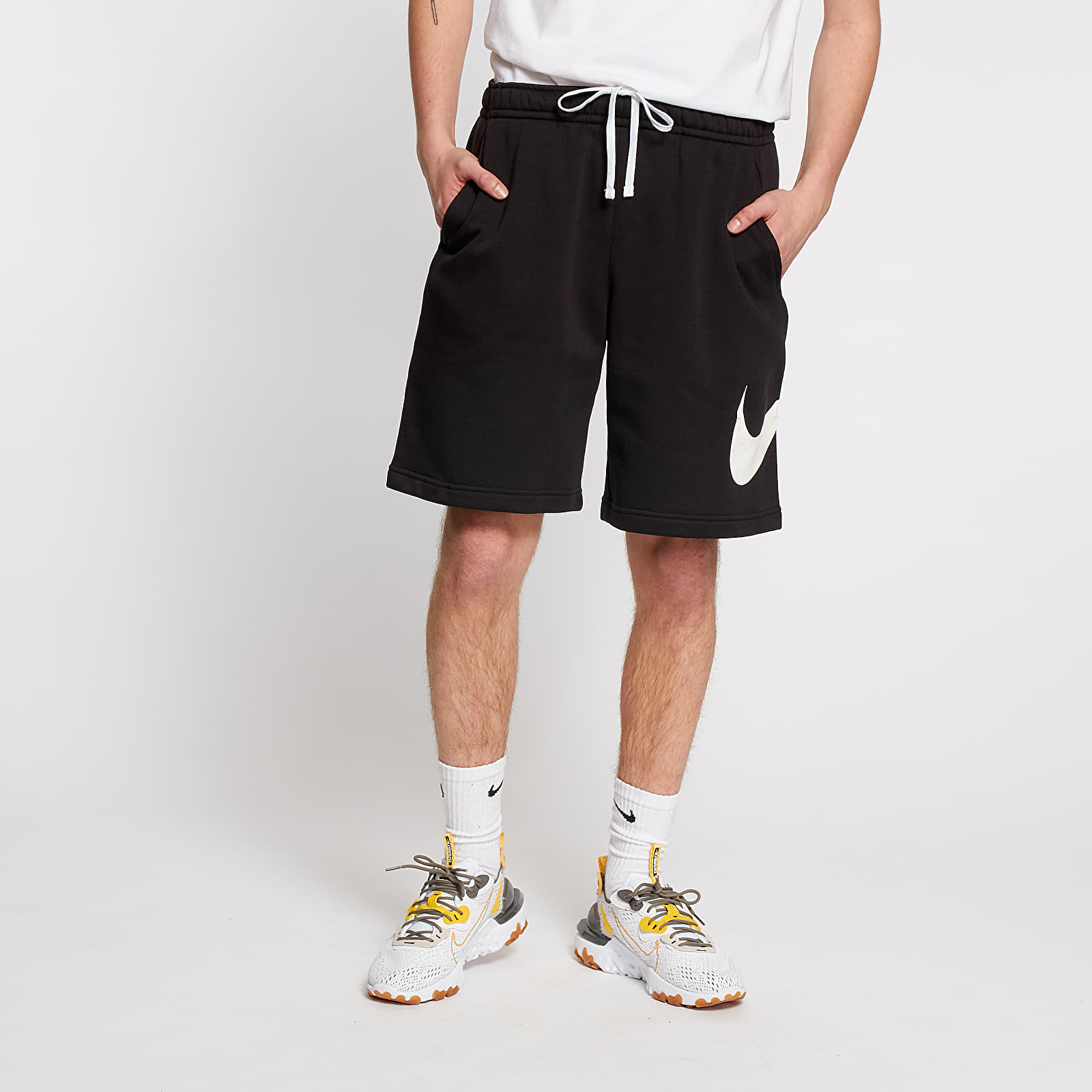 NIKE SWOOSH LOGO SHORTS