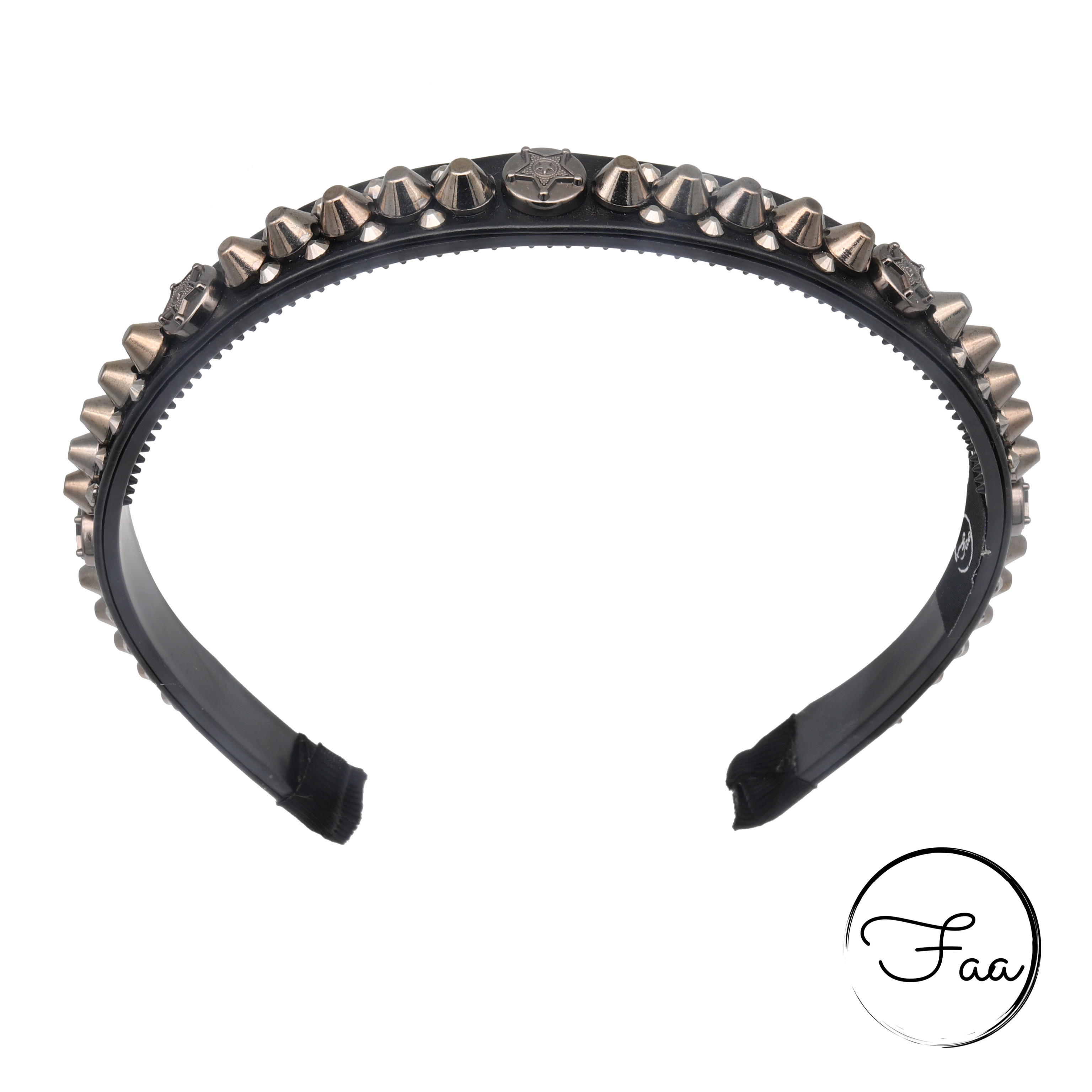 THE ART OF HANDMADE ACCESSORIES