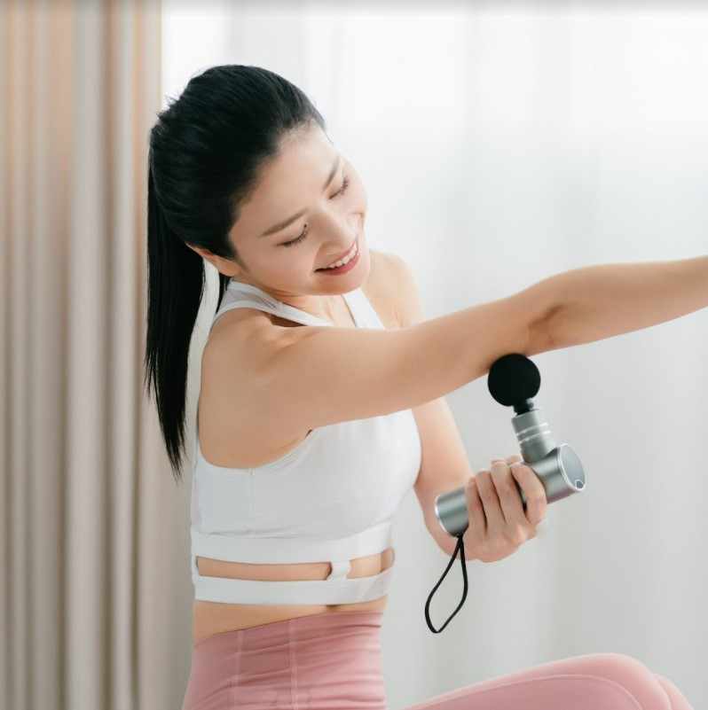 【最新版本】Booster 便攜式 PokeW 毫秒級自動變速智能按摩槍 | Coffee Lam 林芊妤星級