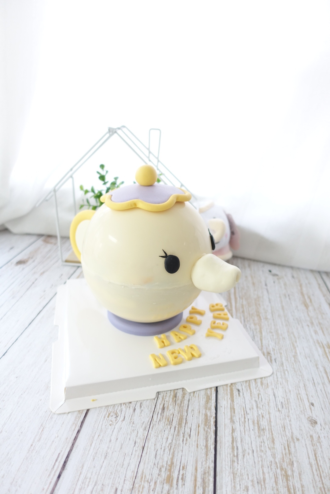 Tea Pot Bombshell Cake