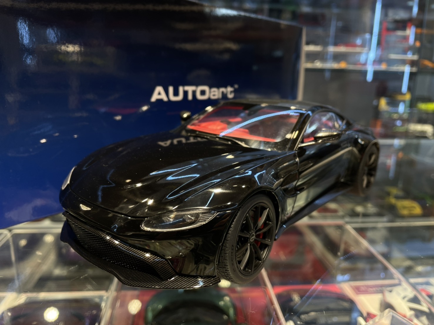 AutoArt 70275 Aston Martin Vantage 2019 黑色 1/18