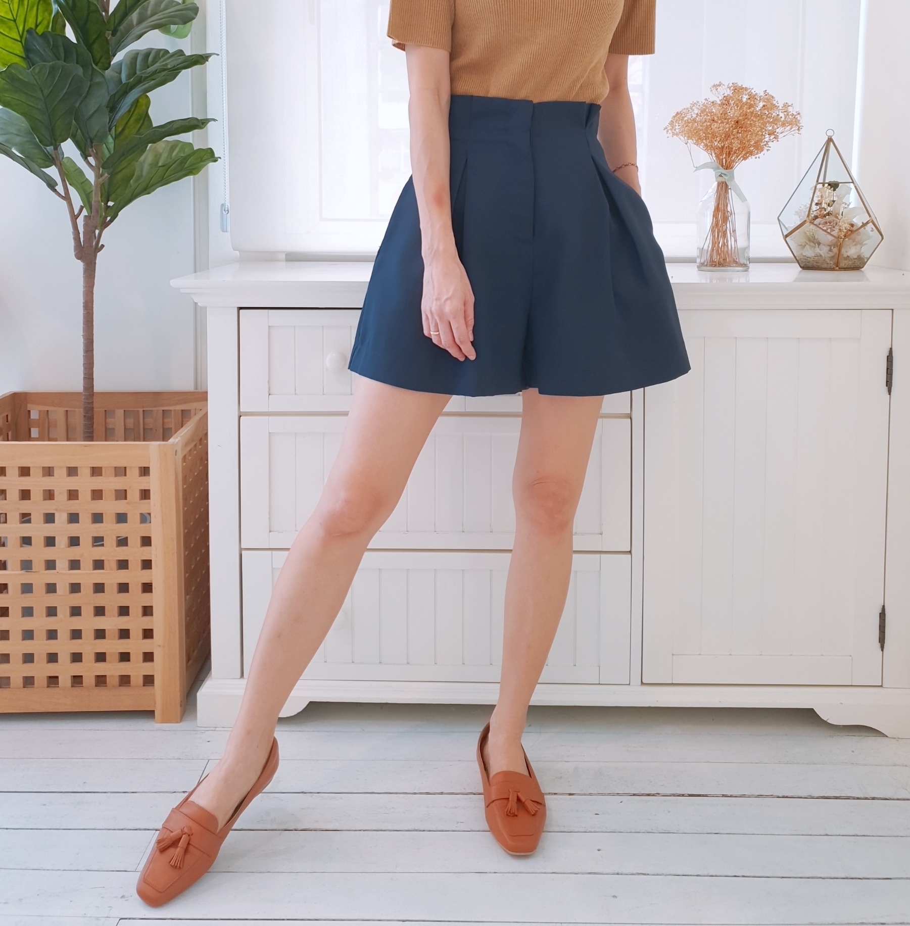 HIGH WAISTED FLARED BELTED SHORTS