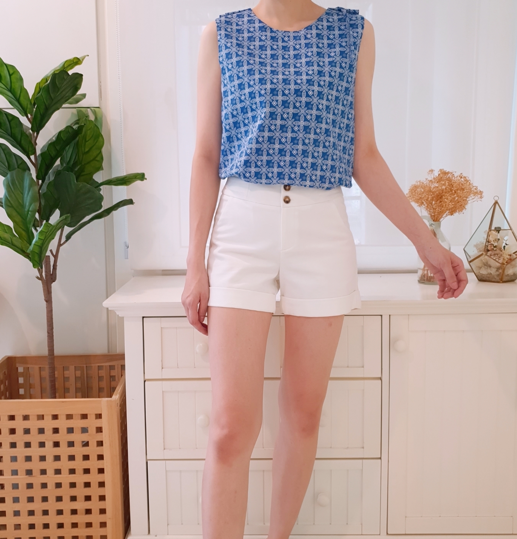 PRINTED RUFFLES BACK BLOUSE