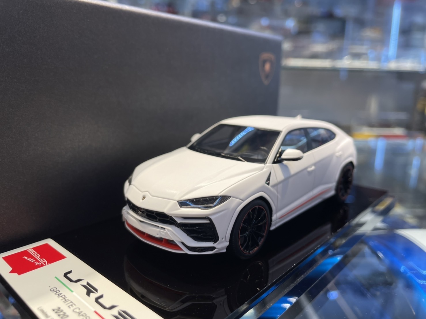 MakeUp EM596D Lamborghini URUS Graphite Capsule 白色 1/43