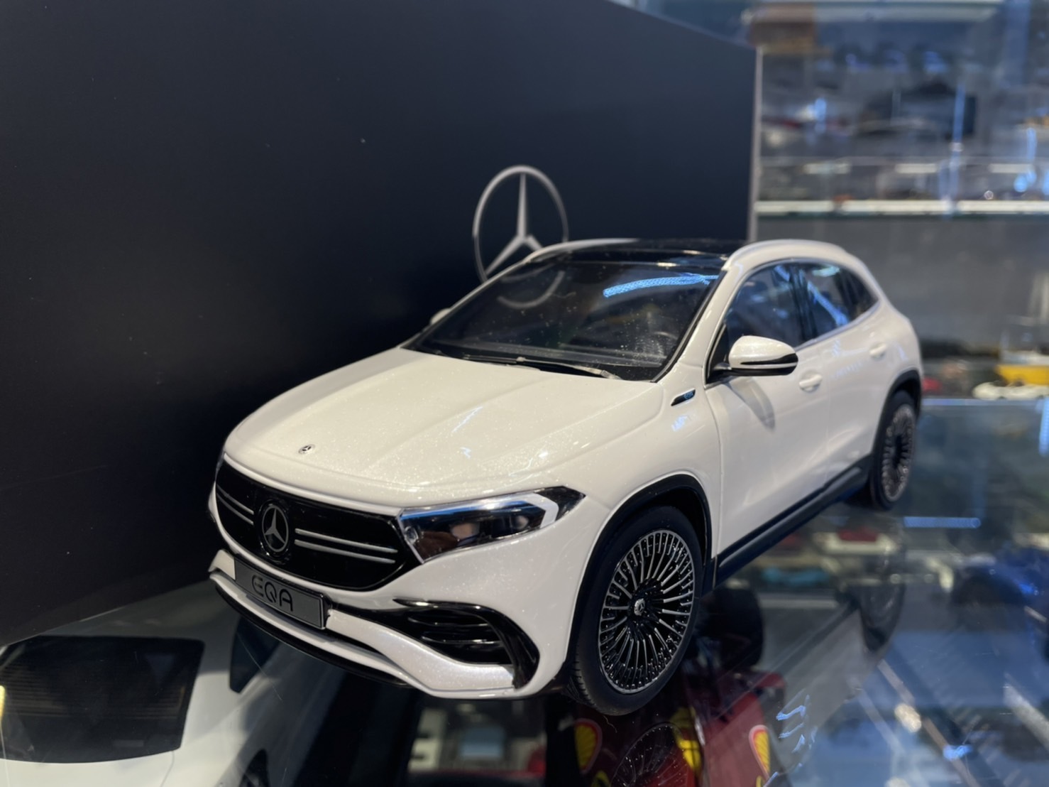 原廠 B66960827 Mercedes-AMG EQA 白色 1/18