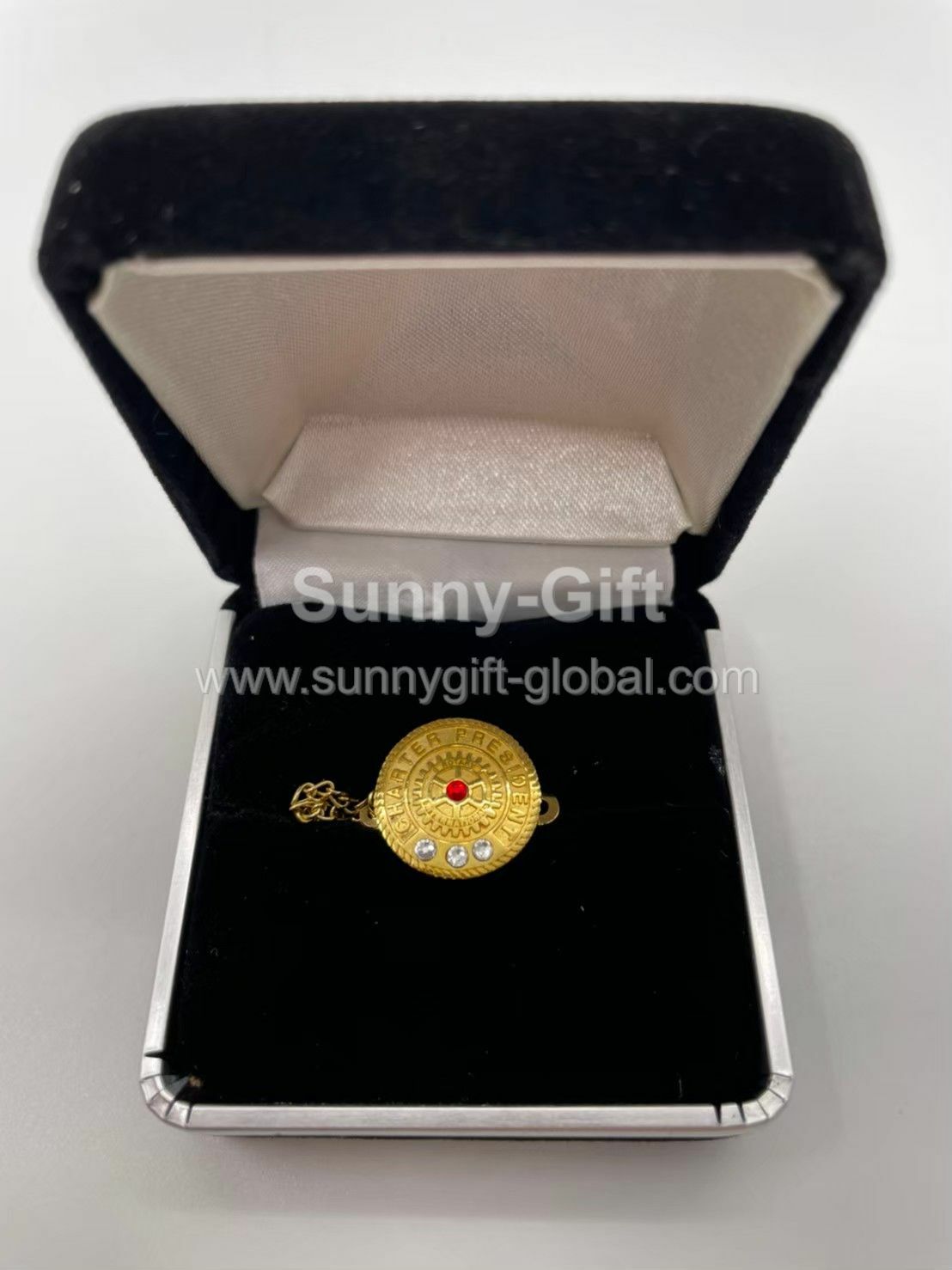 Customized-pure gold office Lapel Pin