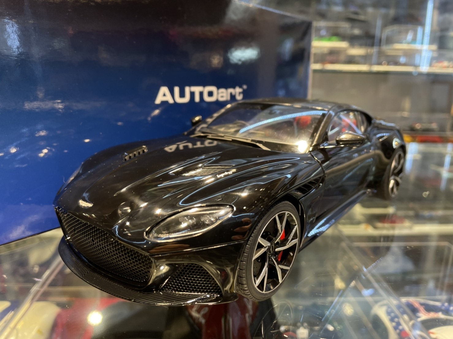 AutoArt 70291 Aston Martin DBS Superleggera 黑色 1/18