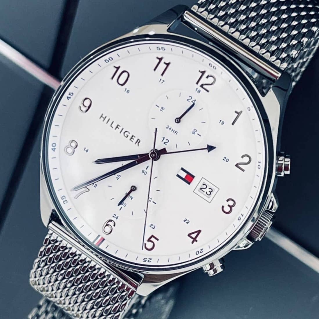 【Tommy Hilfiger】數字簡約日期窗都會米蘭帶男錶 1791709 44mm 現代鐘錶