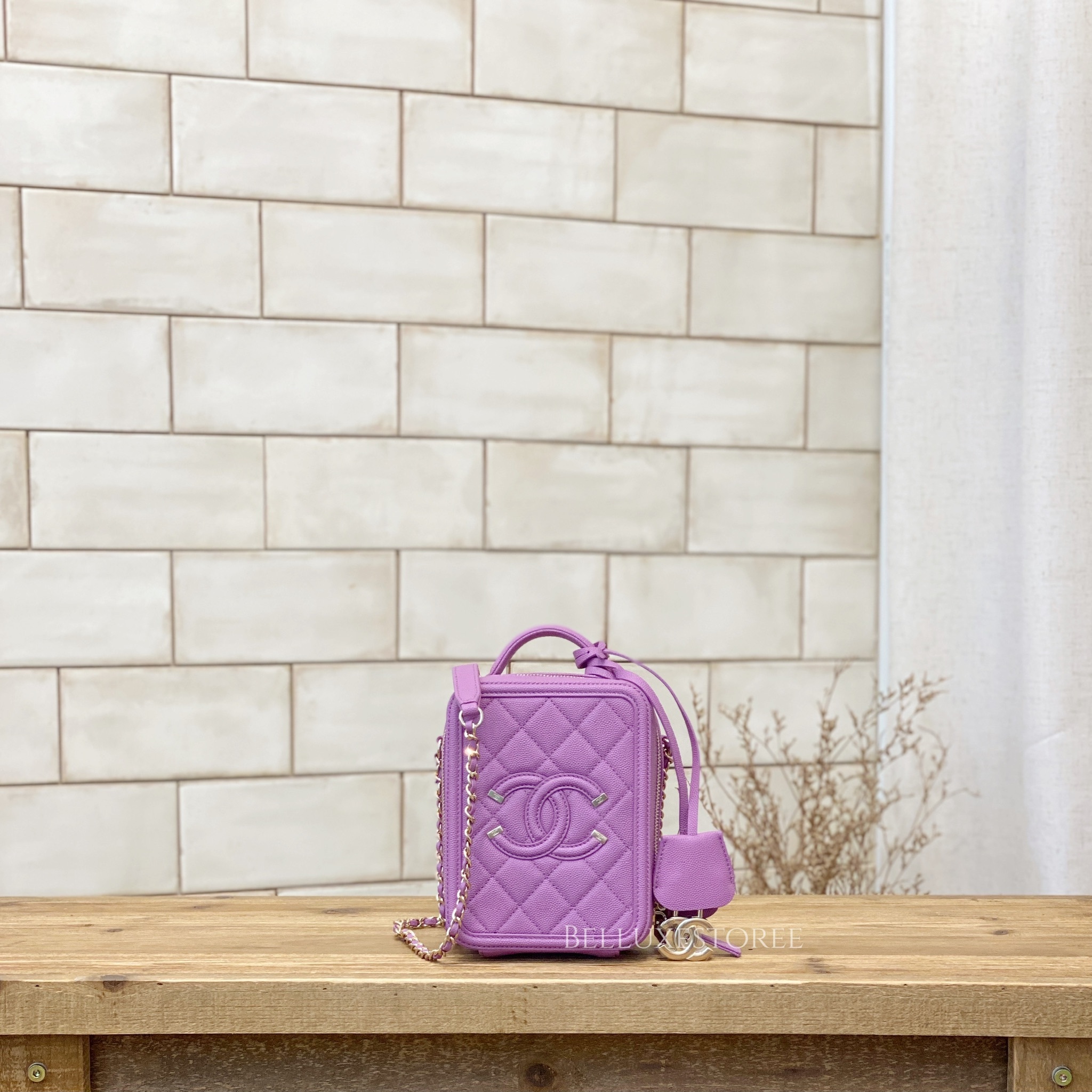 Chanel vertical vanity case purple/ hold