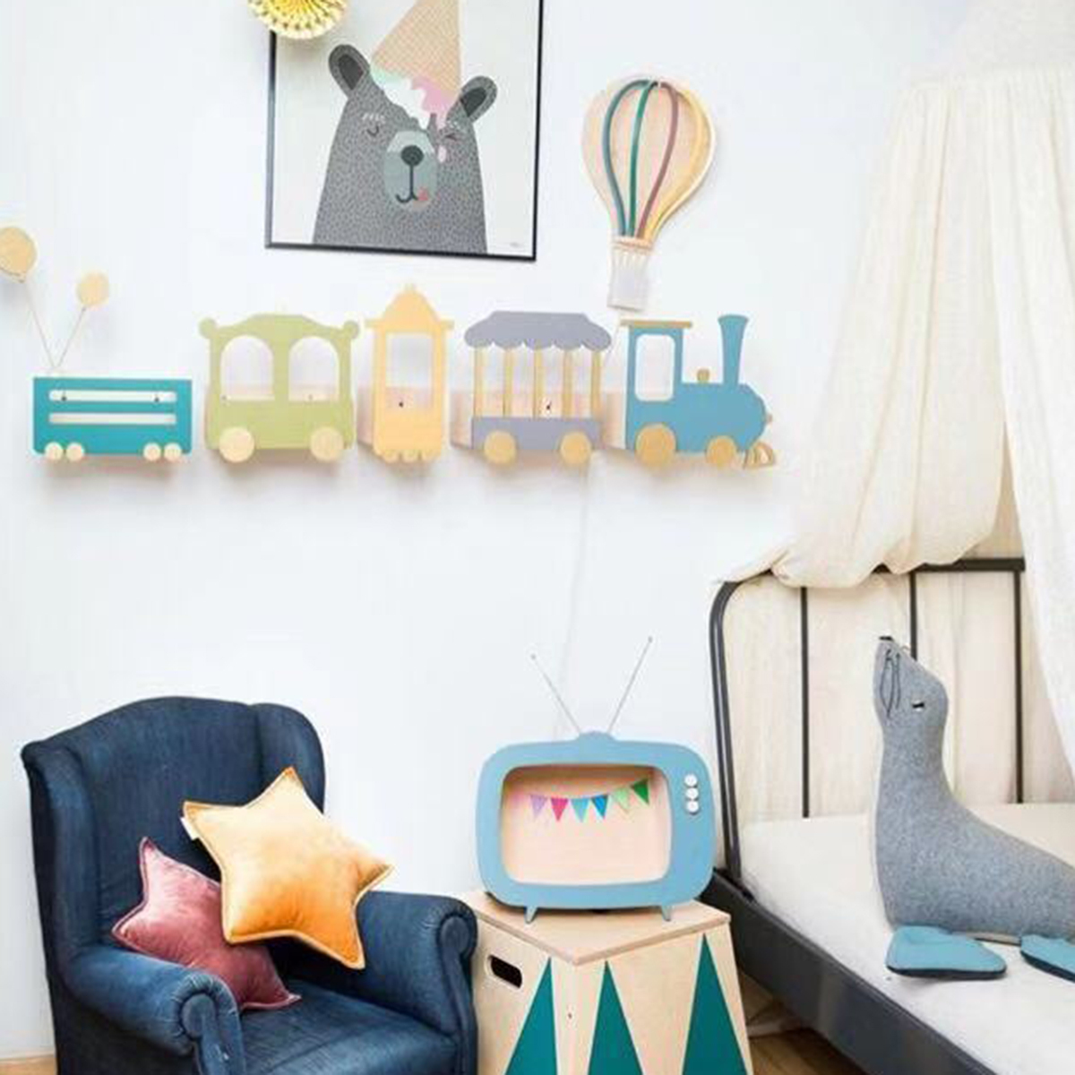 Nordic train storage box