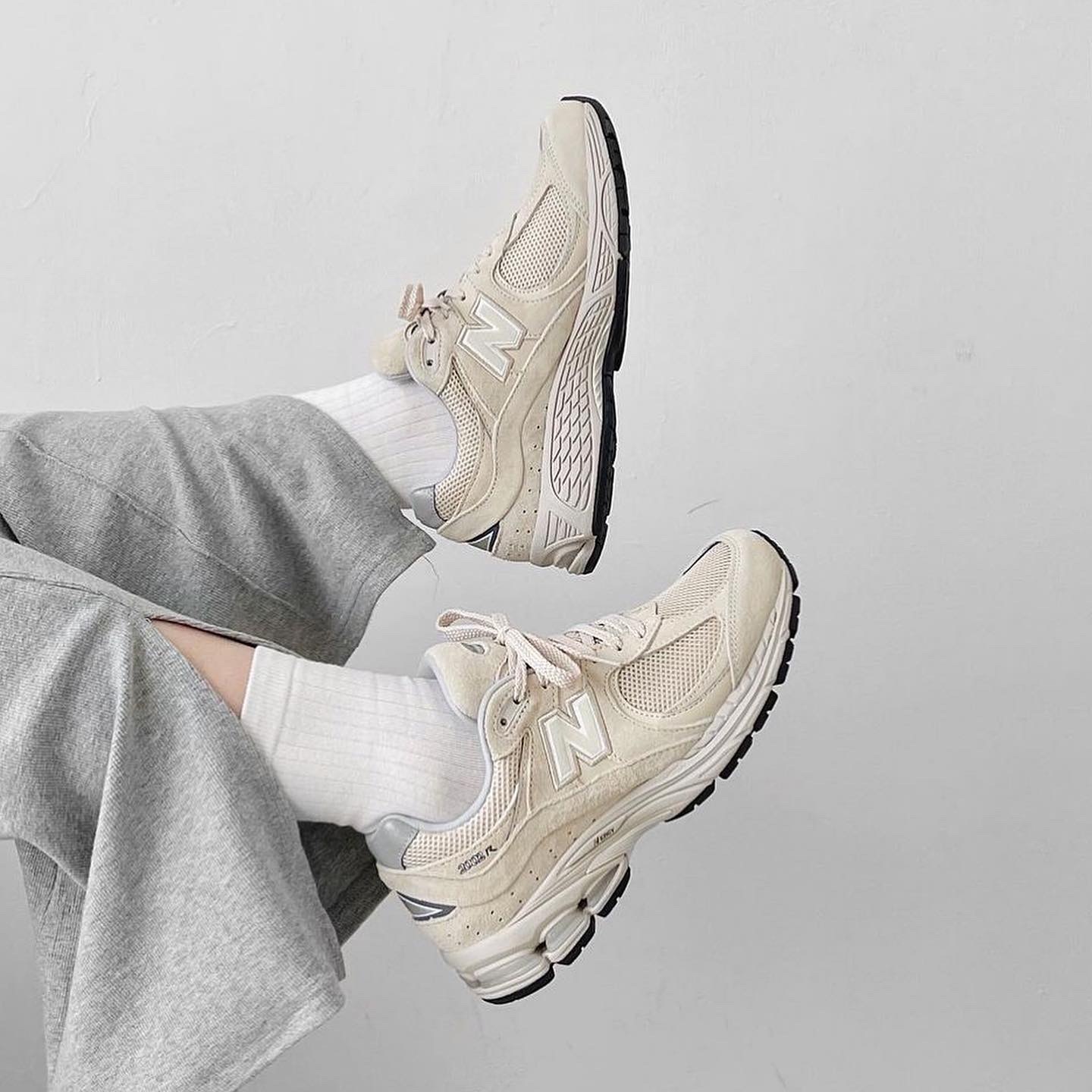 (PRE-ORDER) NEW BALANCE 2002R0 淺灰色