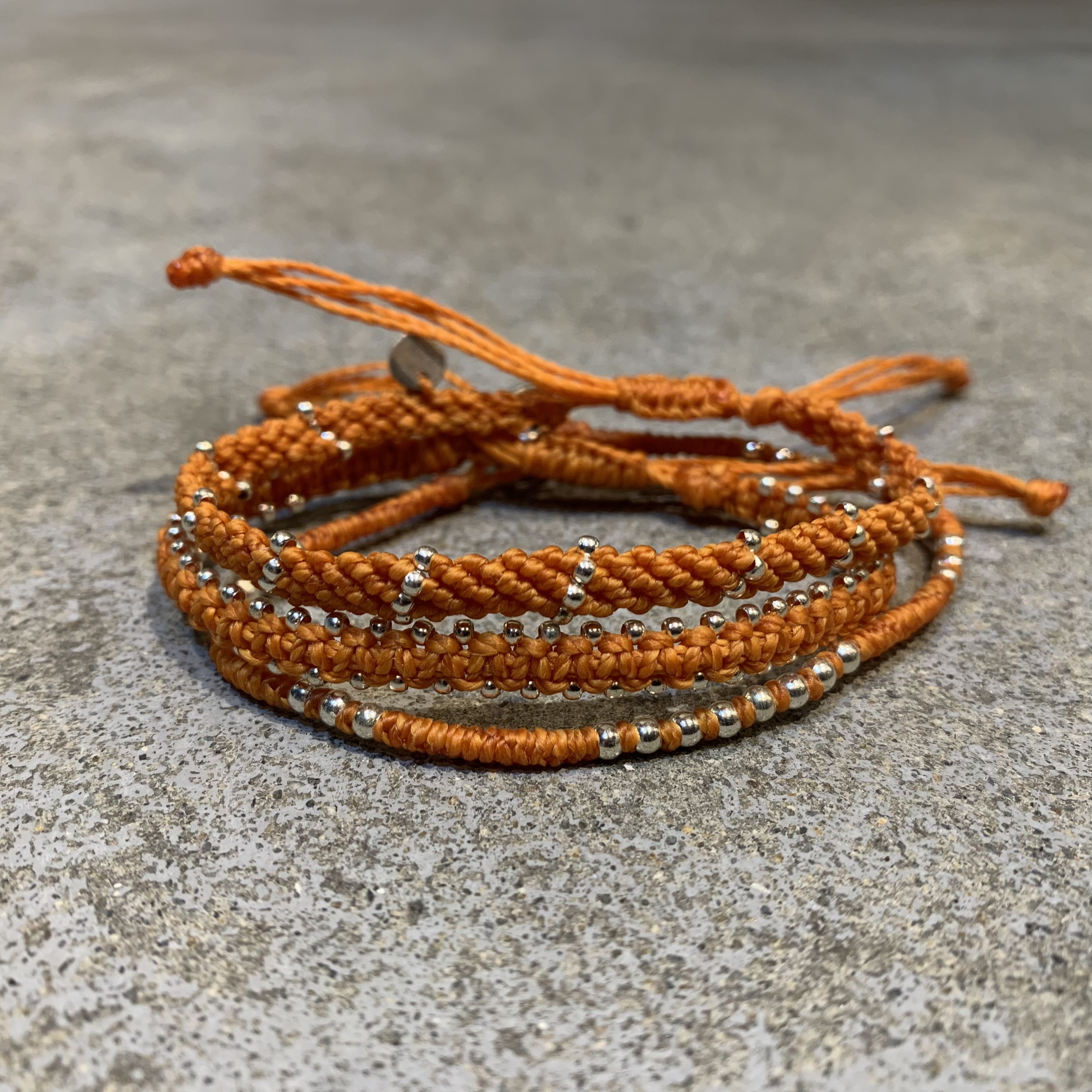 WAKAMI - SET OF 3 STRANDS BRACELET / 5COLORS
