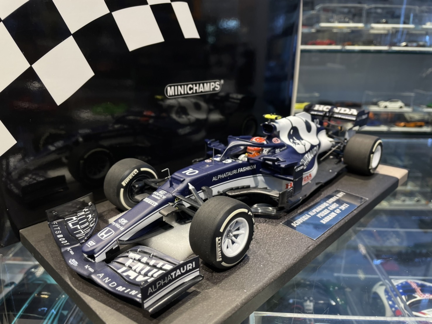 MINICHAMPS 117210110 Alpha Tauri AT2 #10 Bahrain 1/18