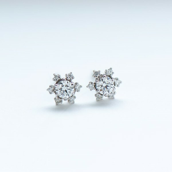 18K Sakura Diamond Earring