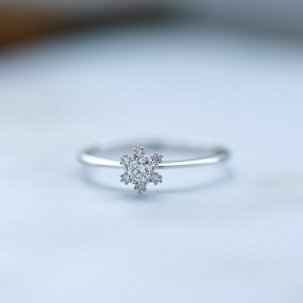 18K Snowflake Diamond Ring