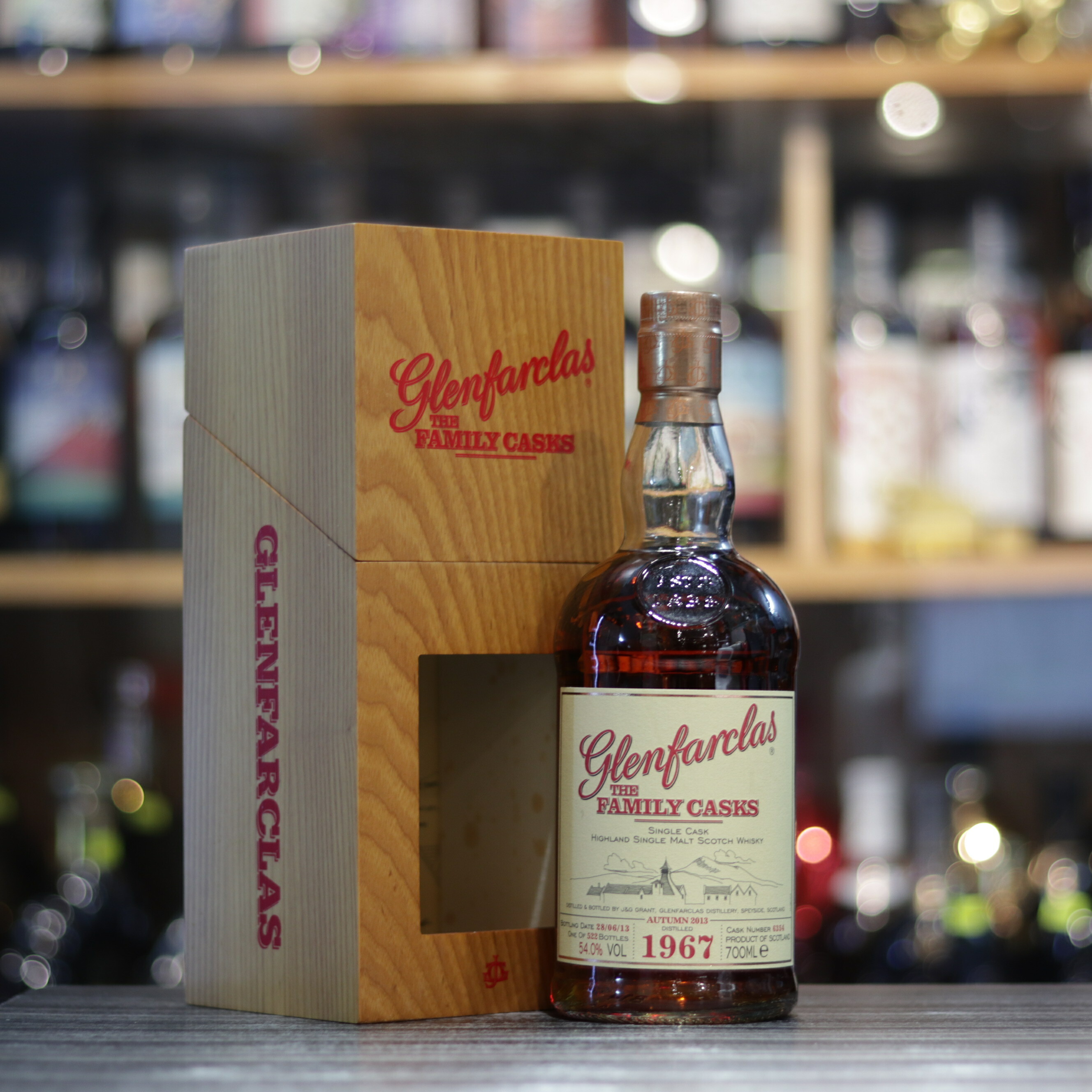 Glenfarclas The Family Cask 1967 46YO #6354 - 70cl/54%