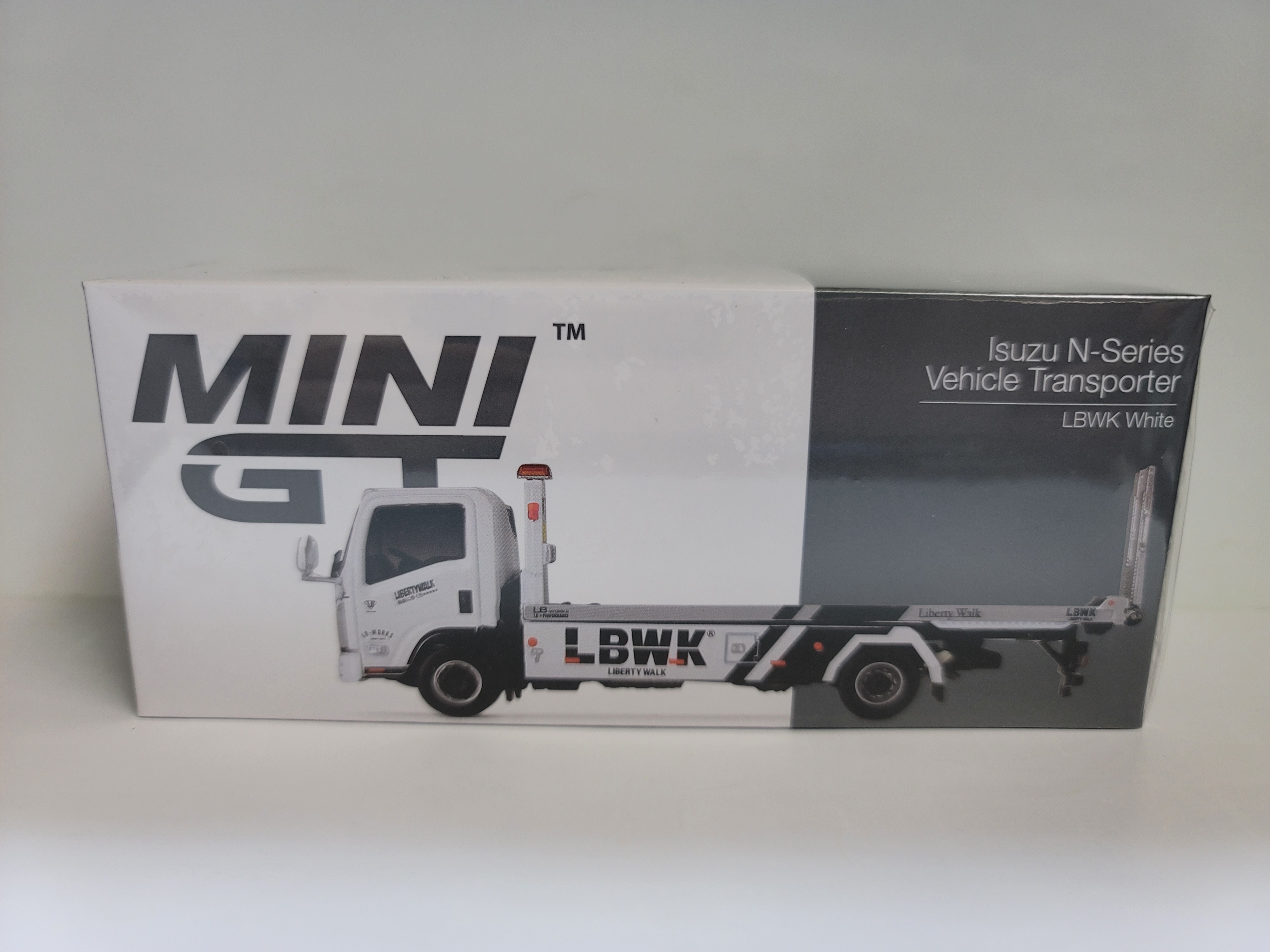 Mini GT 1/64 No.356 Isuzu N Series Vehicle Transporter