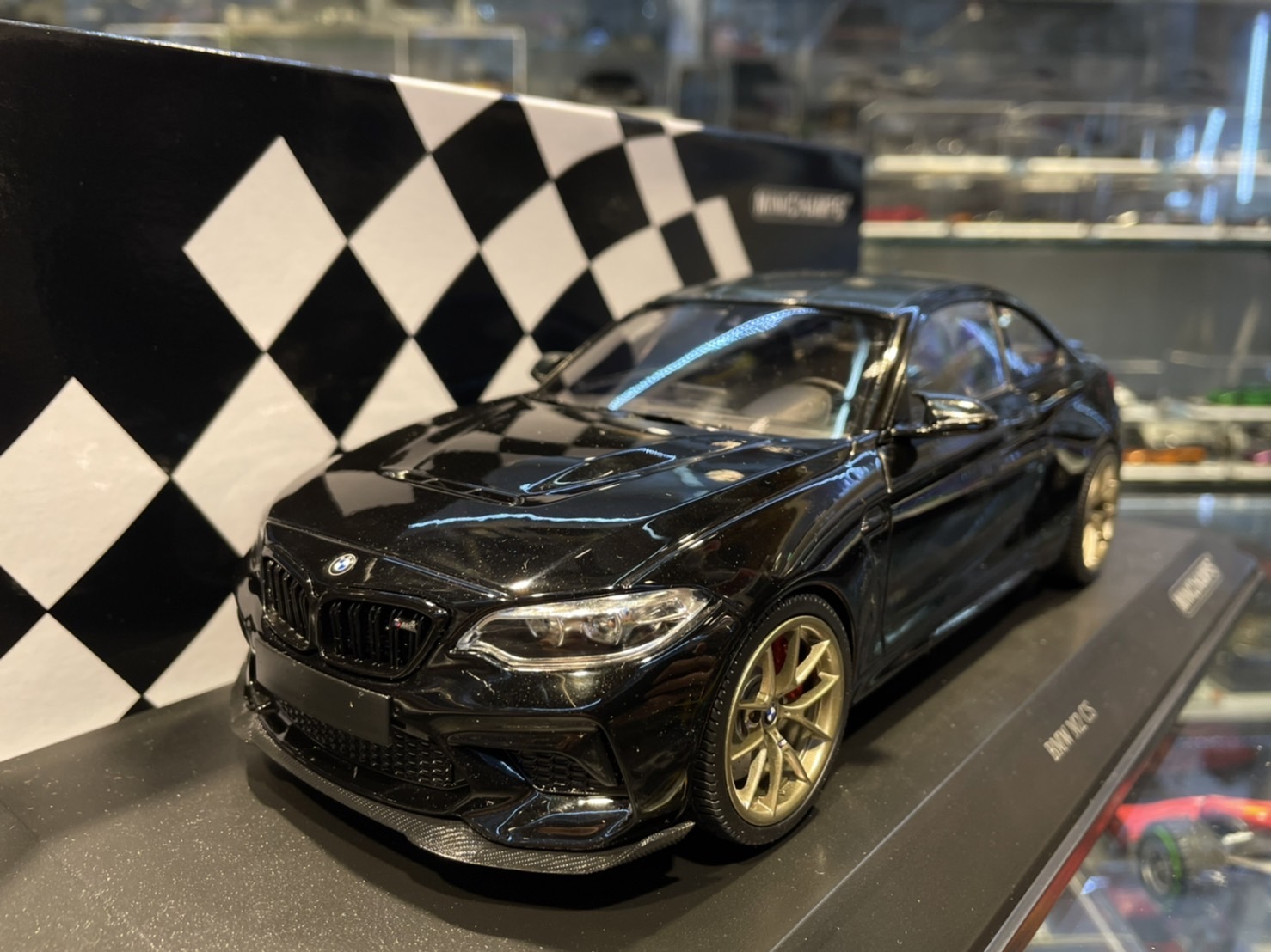 MINICHAMPS 155021021 BMW M2 CS 2020 金屬黑/金匡 1/18