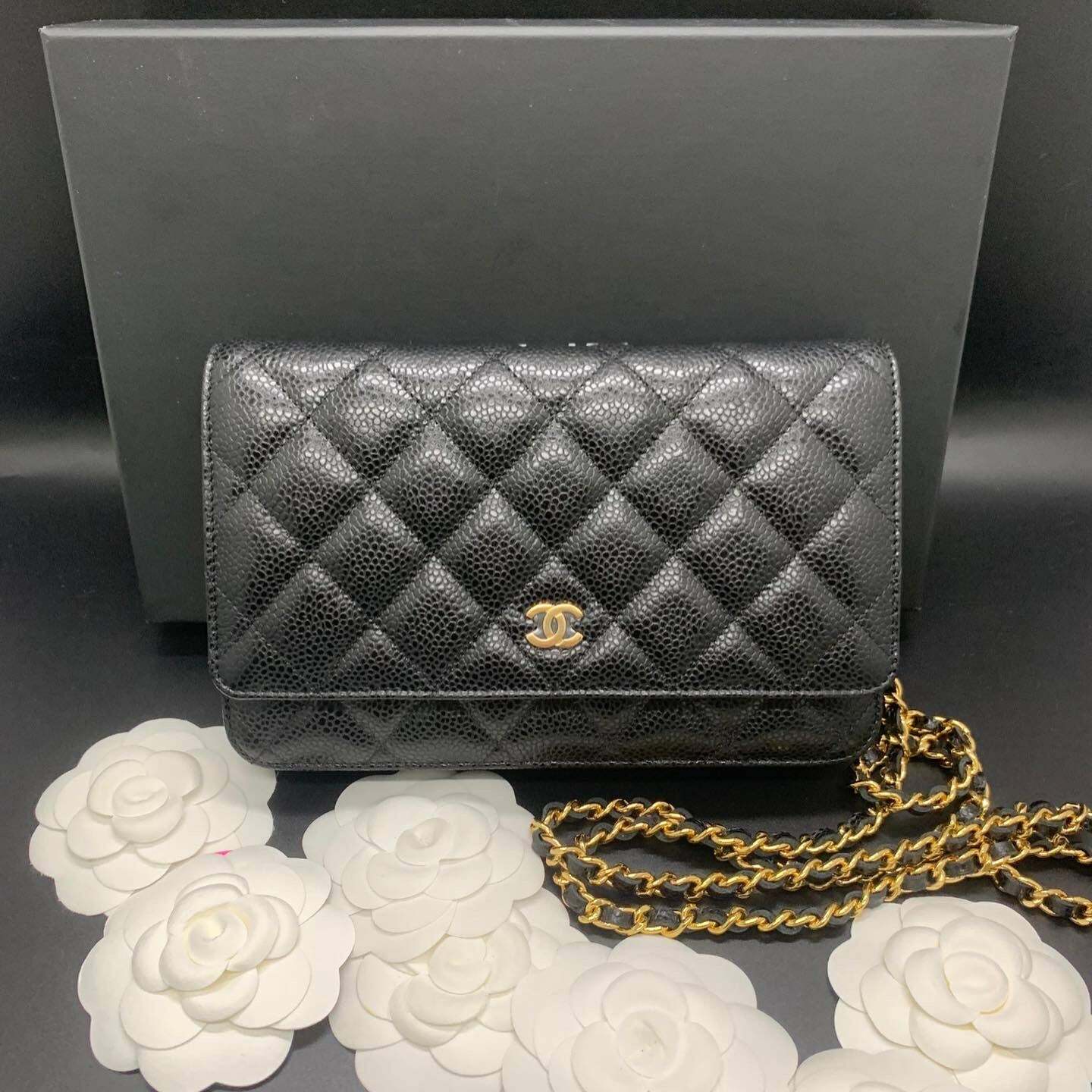 CHANEL Classic Wallet On Chain (Black x Gold)