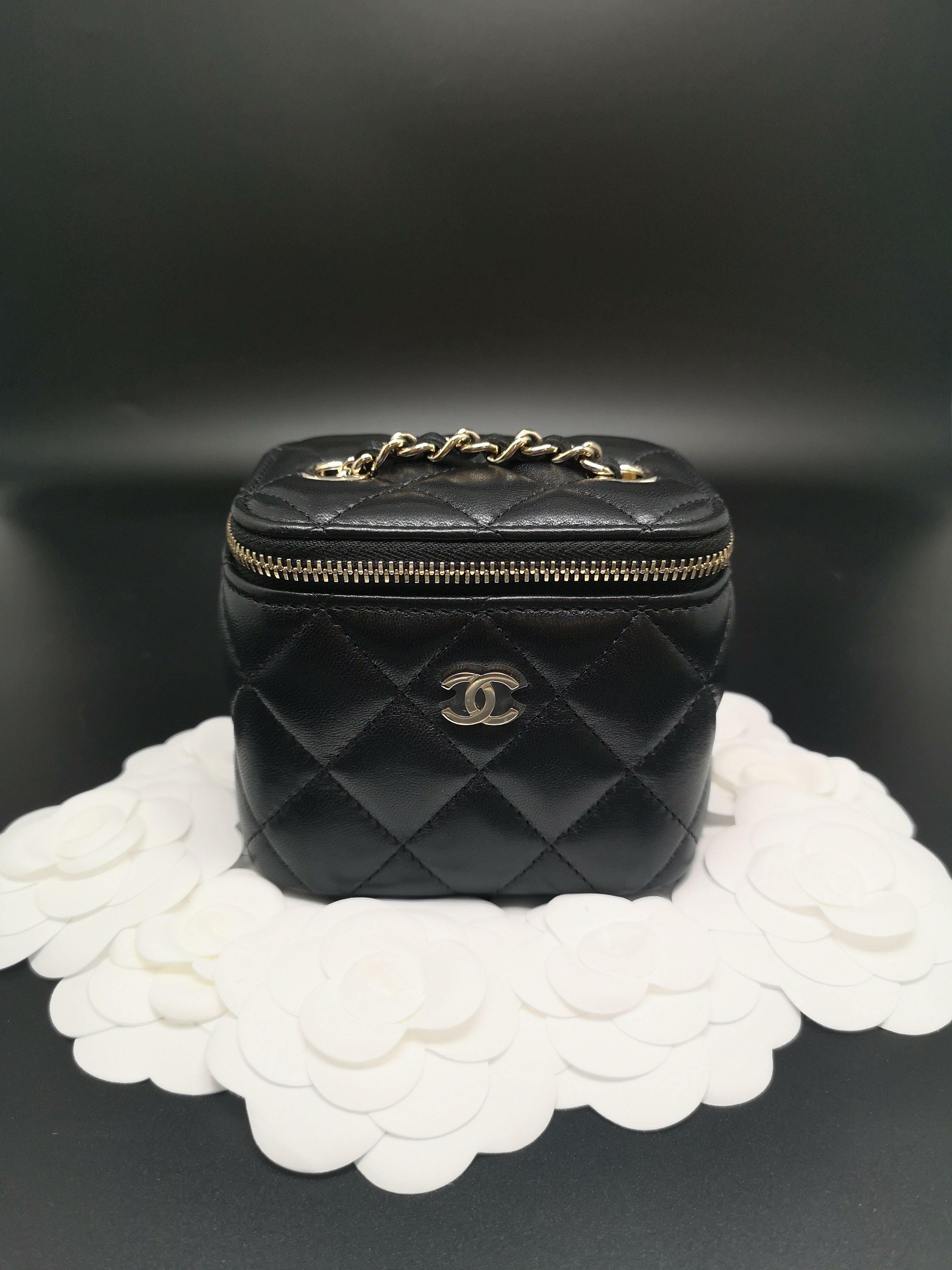 Classic Small Vanity Small Case with Chain