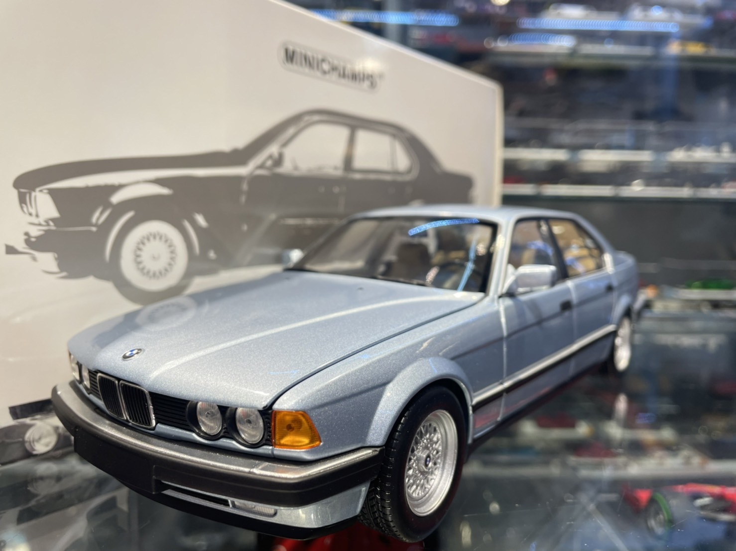 MINICHAMPS 100023008 BMW 730i E32 1986 Light Blue 1/18
