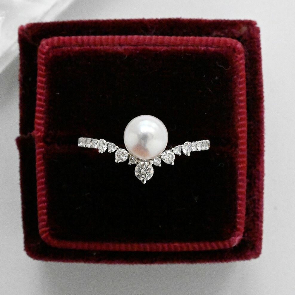 18K Sentia V Diamond & Pearl Ring