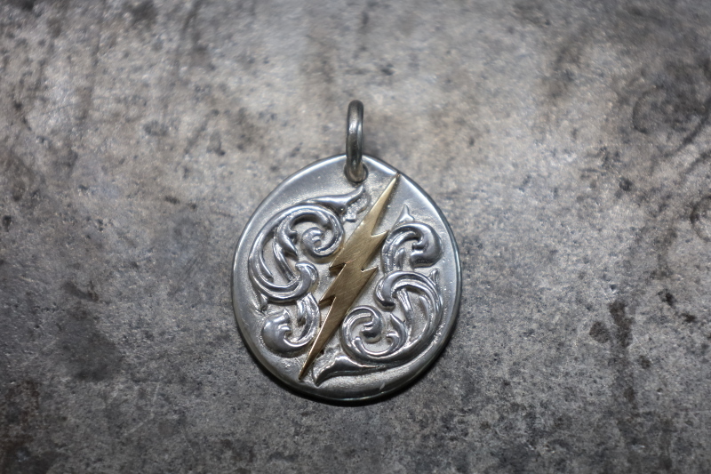 SE-1044 K18 lightning&scroll metal