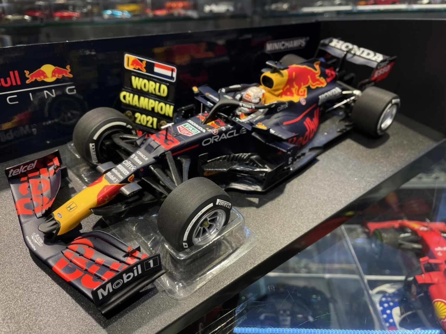 MINICHAMPS 110212333 Red Bull #33 F1 Max 世界冠軍 1/18