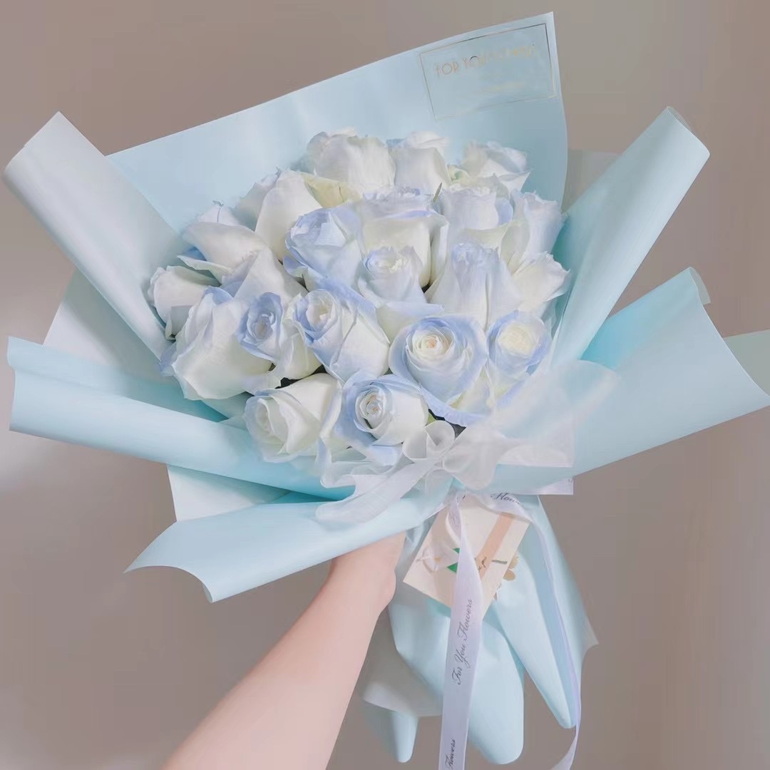 19 Stalks Ice Blue Roses