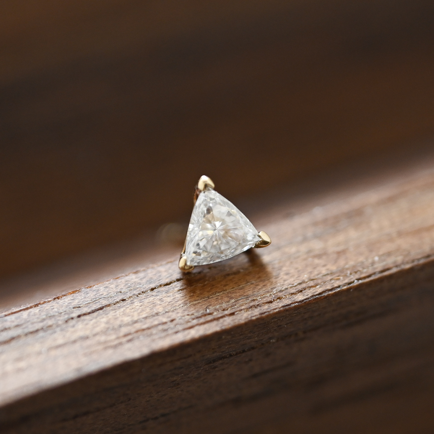 18K Single Triangle Diamond Earring