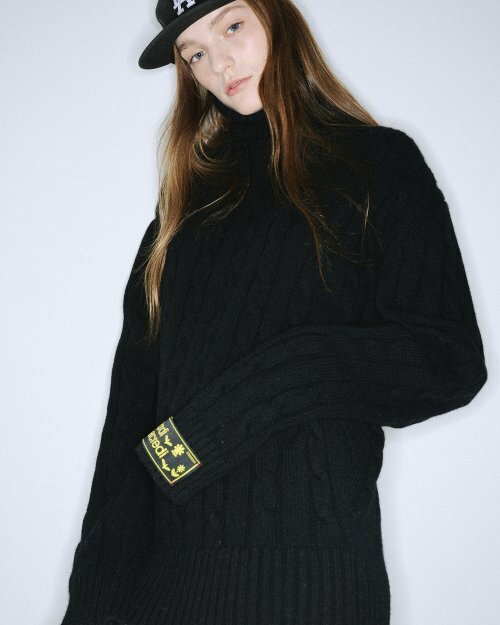 Mardi Mercredi CASHMERE BLENDED CABLE OVERSIZED TURTLE