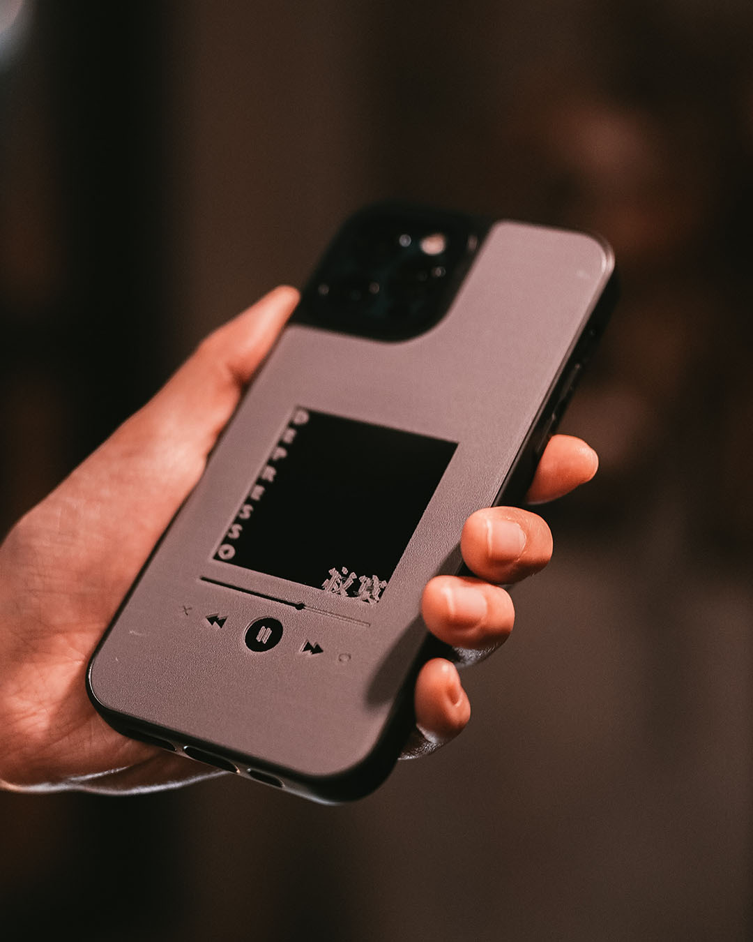 【OOO x FUMBLE】Good To Be Lonely Phone Case｜灰黑色鏡面｜寂寞珈琲館