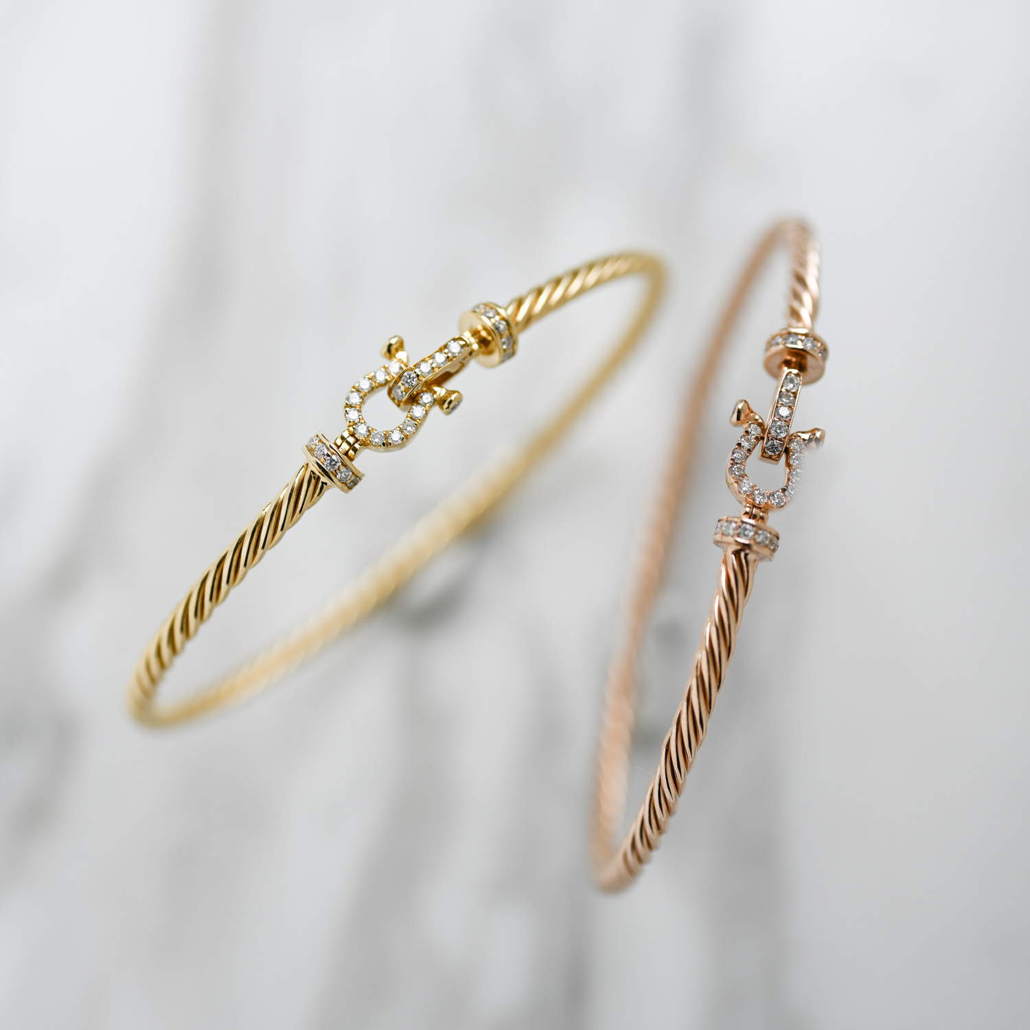 18K Giro Horseshoe Lock Diamond Bangle