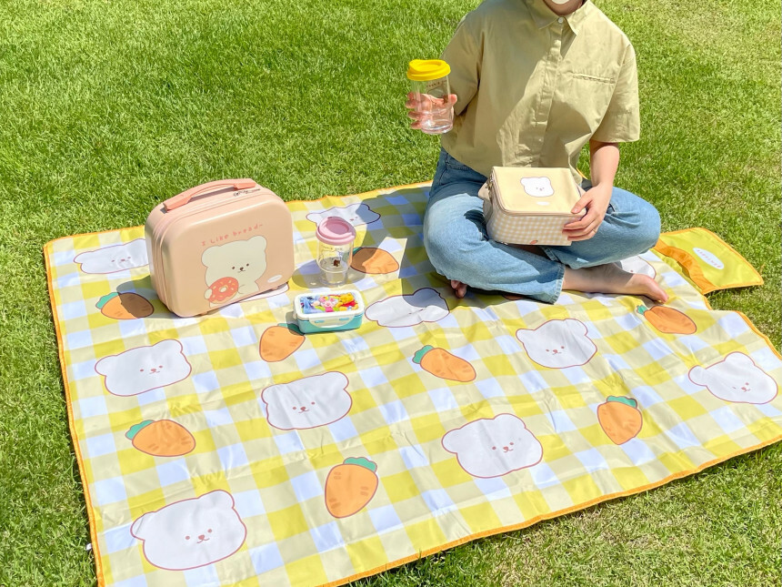 BAMTOREE STORE Carrot Bear Picnic Mat 蘿蔔小熊 野餐墊