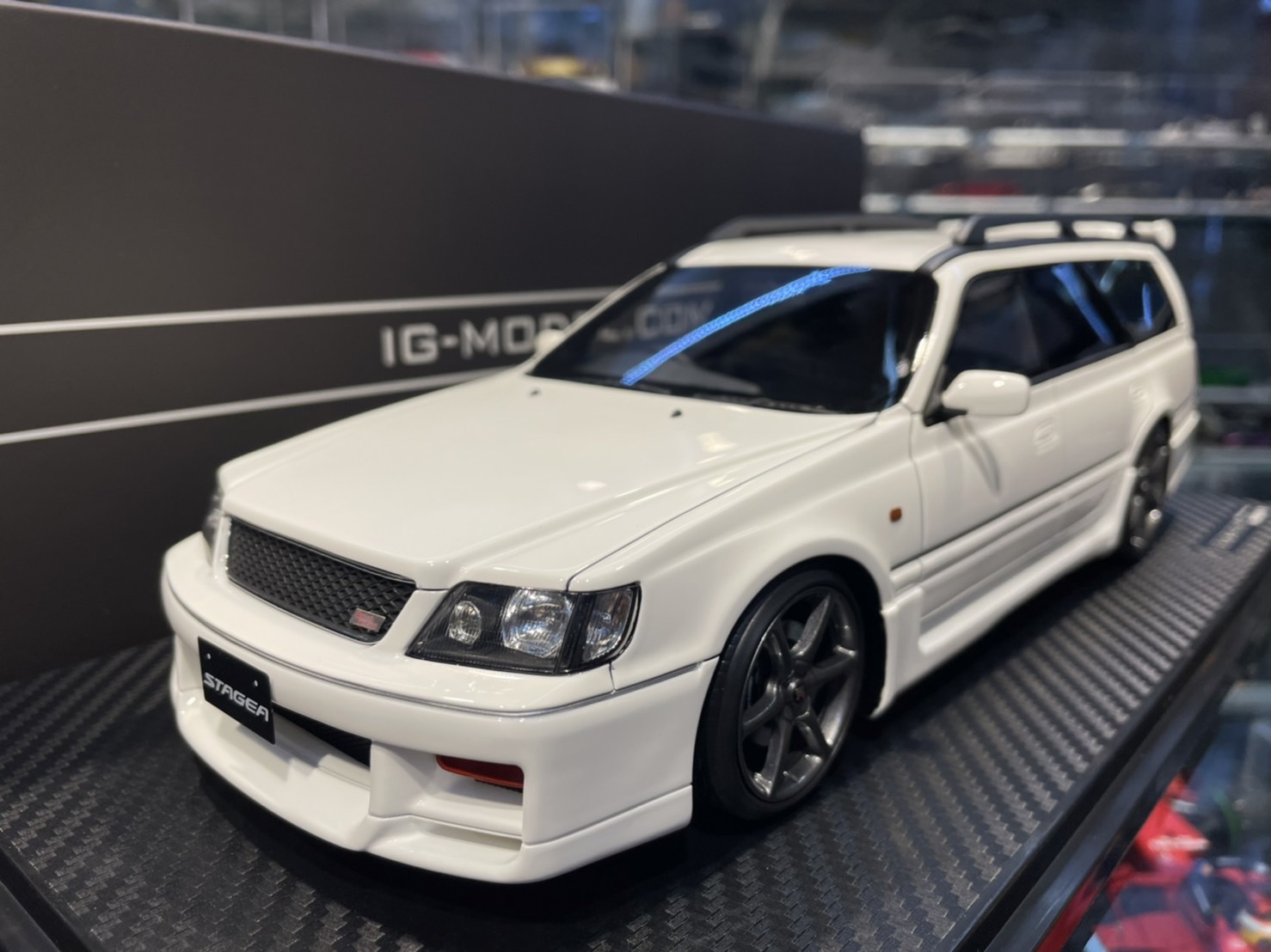 Ignition IG2886 Nissan STAGEA 260RS WGNC34 白色 1/18