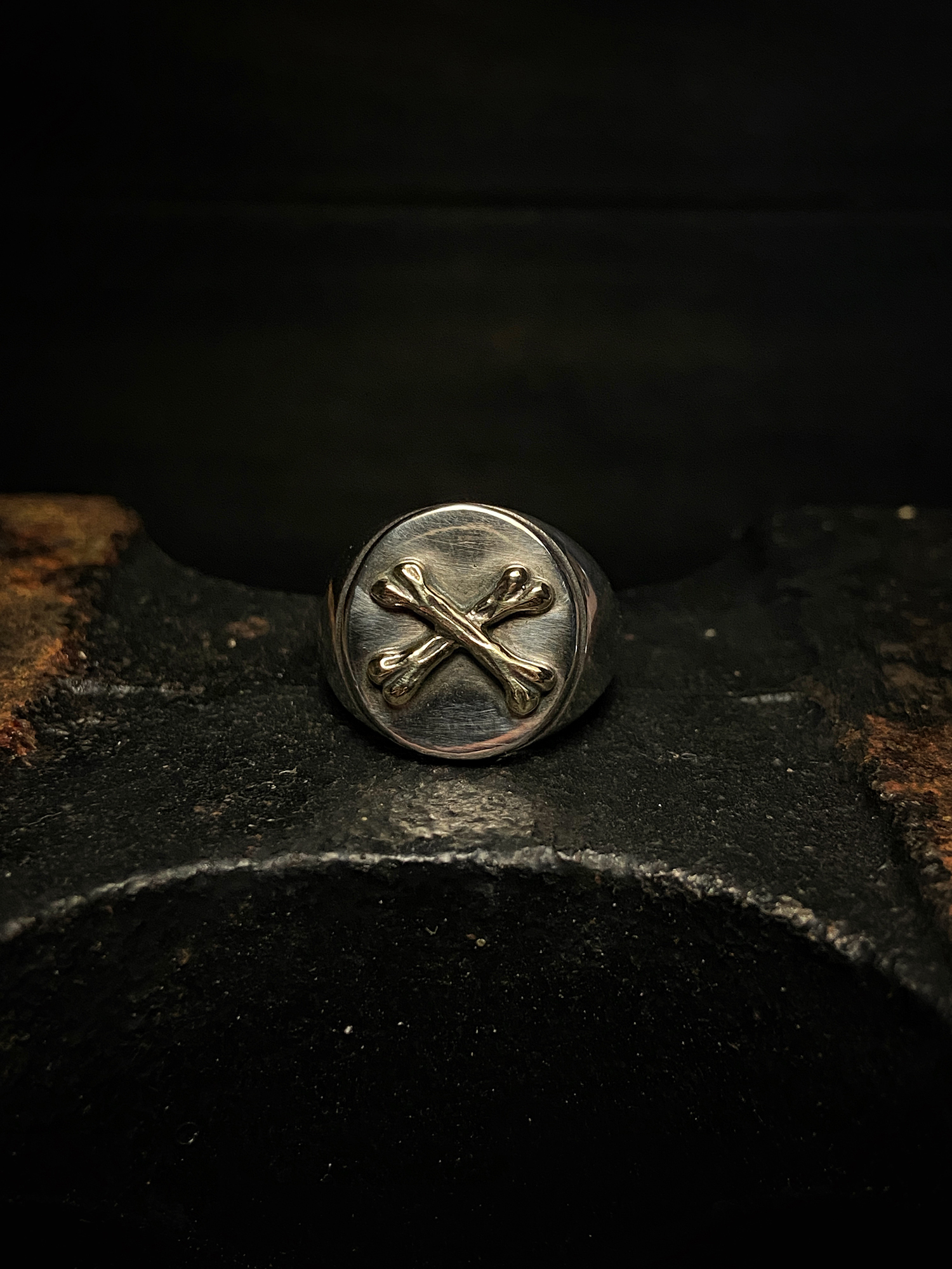 TRADITIONAL CROSSBONES RING