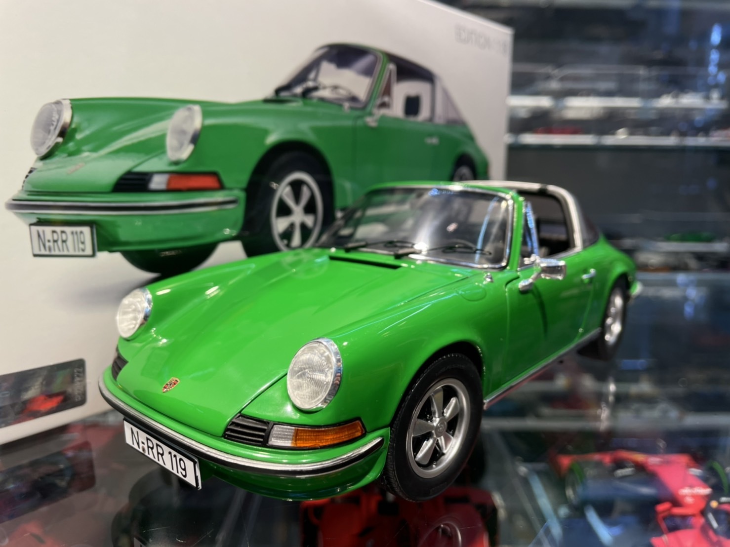 Schuco 450047100 Porsche 911 S Targa Green 1/18