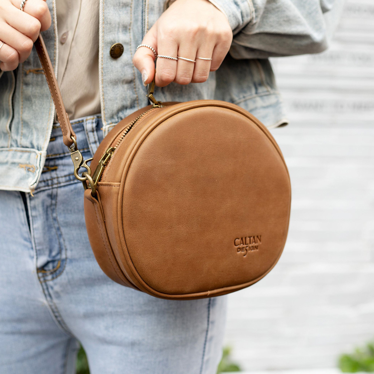 牛皮/斜背包【CALTAN】真皮圓形大容量斜背包 234030ht
