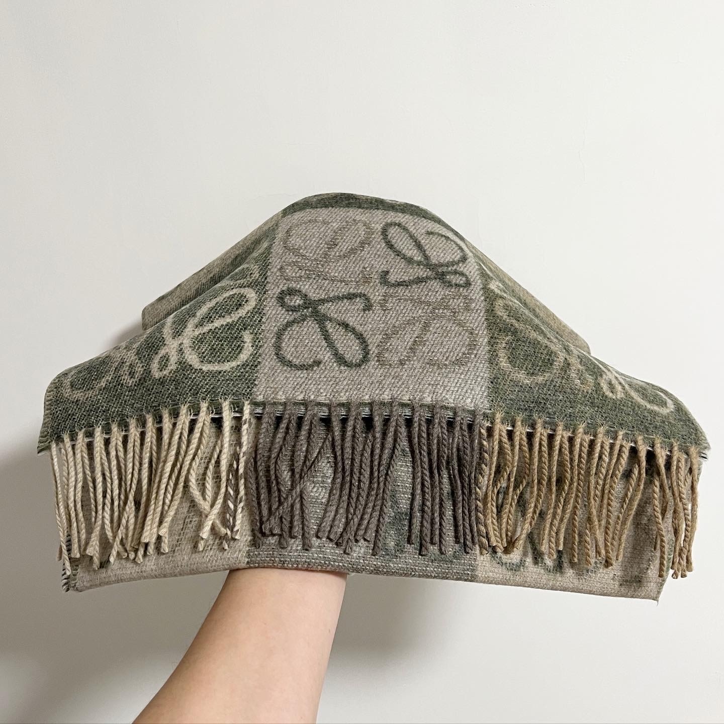 LOEWE Logo 頸巾(軍綠色)