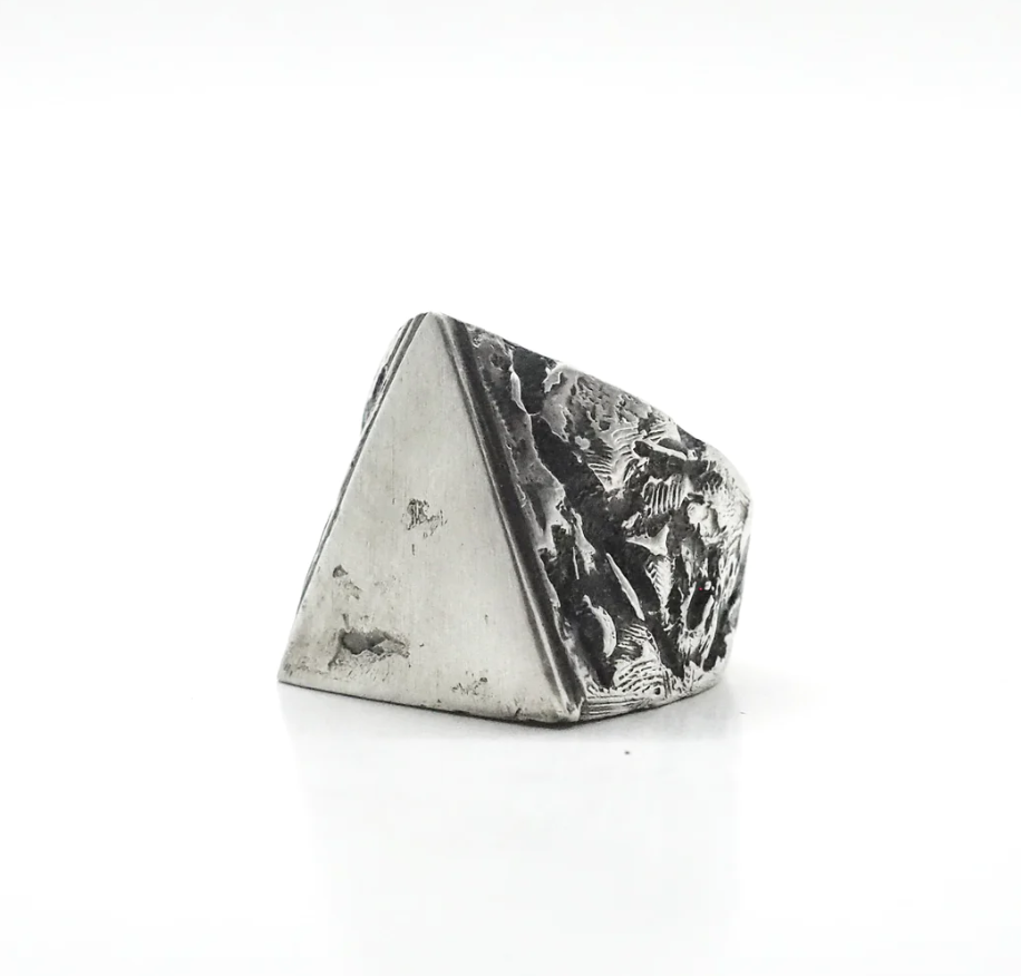 TRIANGLE SIGNET RING