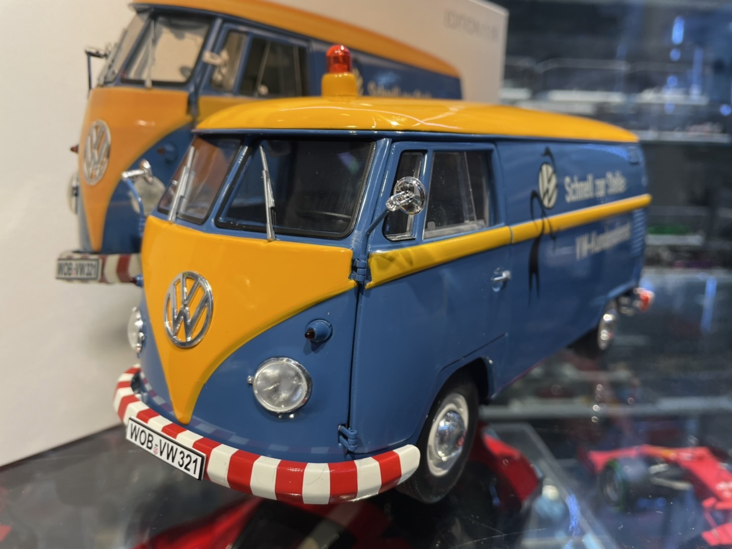 Schuco 450048400 Volkswagen T1a Van VW Service 1/18
