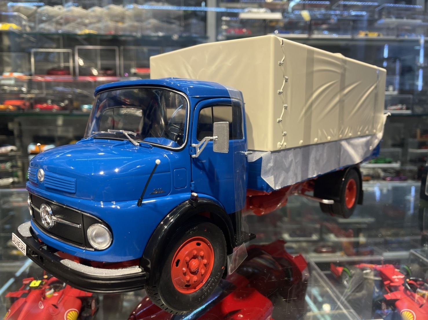 Schuco 450044800 Mercedes-Benz L911 藍色 1/18